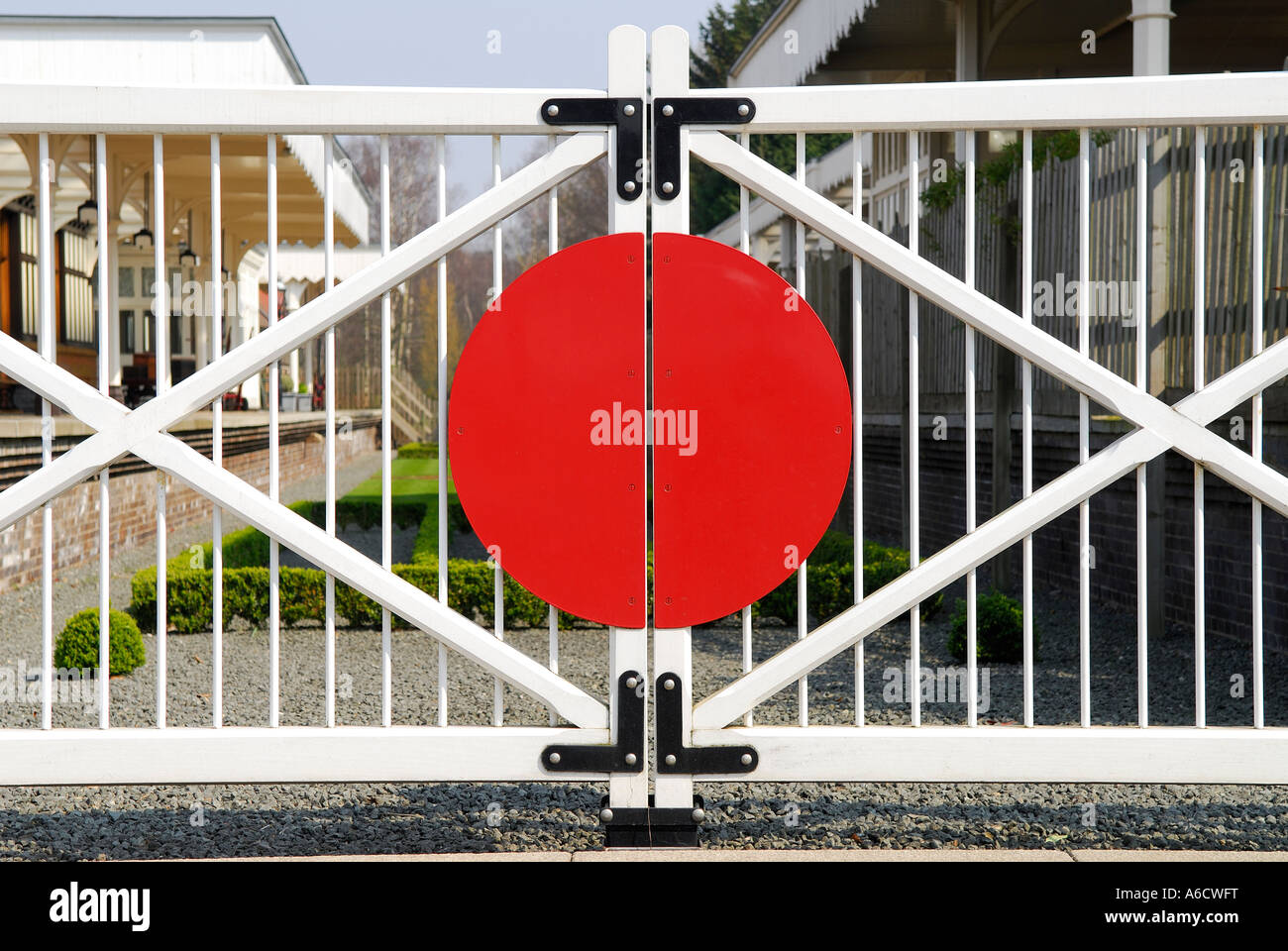 closed level crossing gates Stock Photo - Alamy