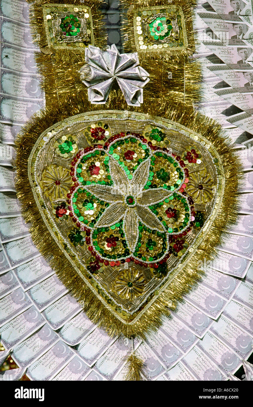 Pakistan Rawalpindi Rajah Bazaar detail of old 2 Rupee notes on wedding ...