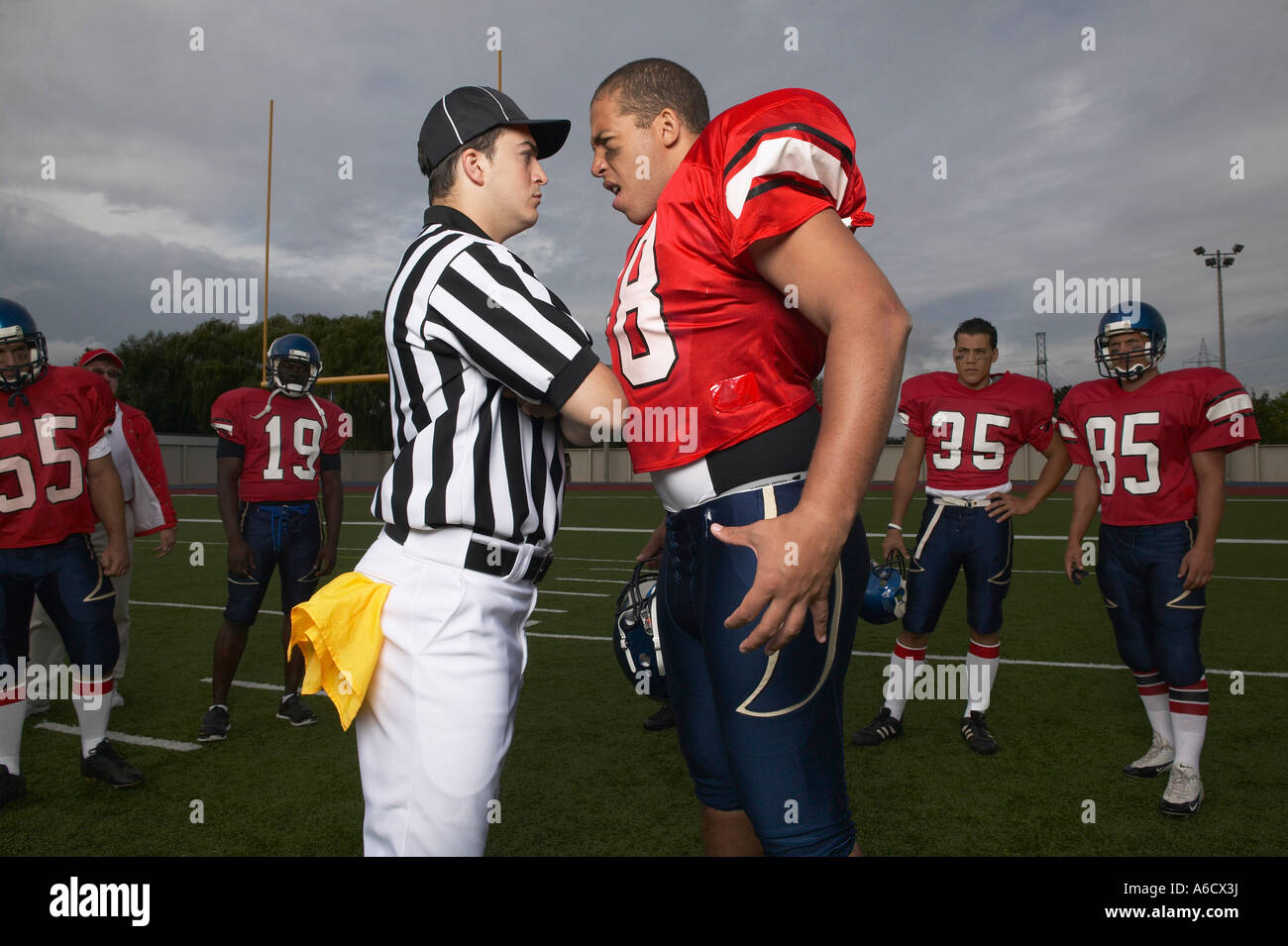 American football player side profile hi-res stock photography and ...