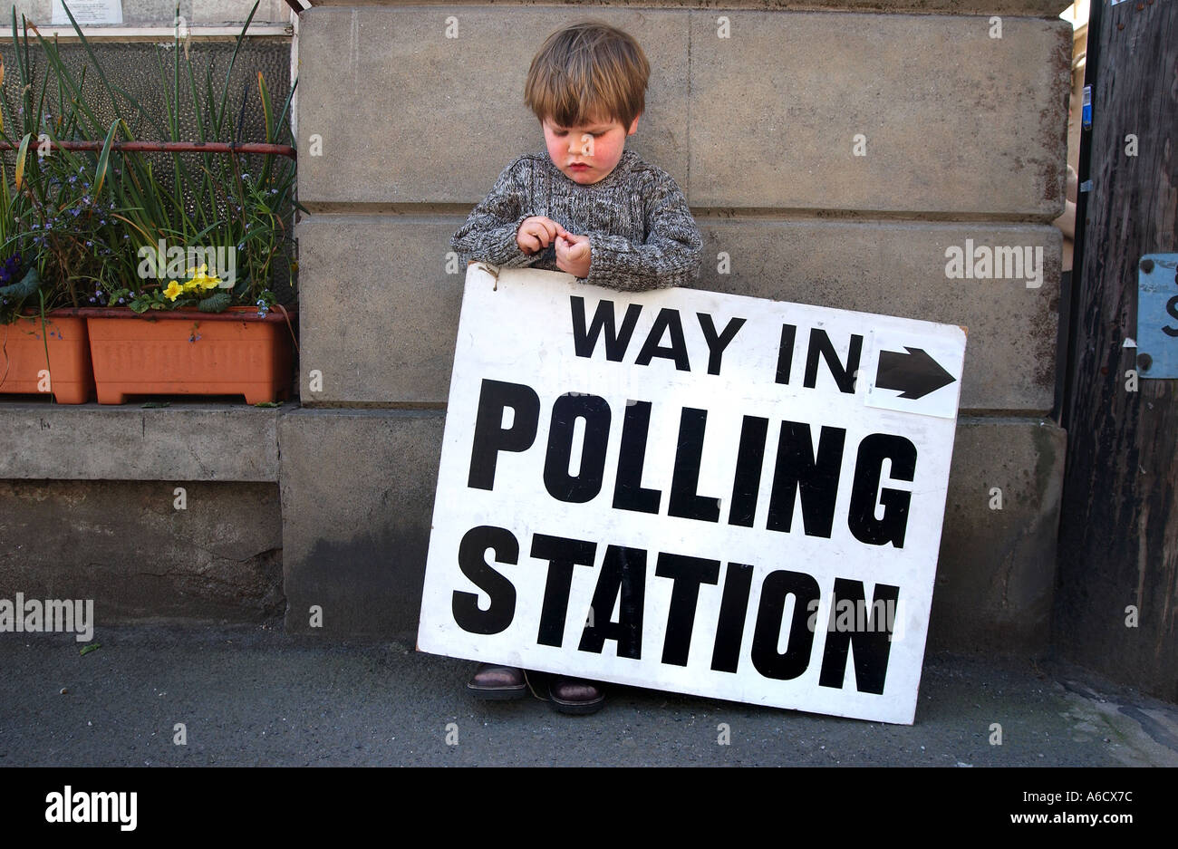 Quiet polling station hi-res stock photography and images - Alamy