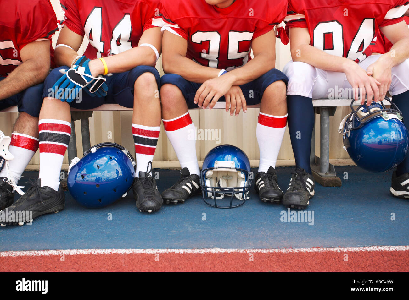 Four old man sitting on a bench hi-res stock photography and images - Alamy