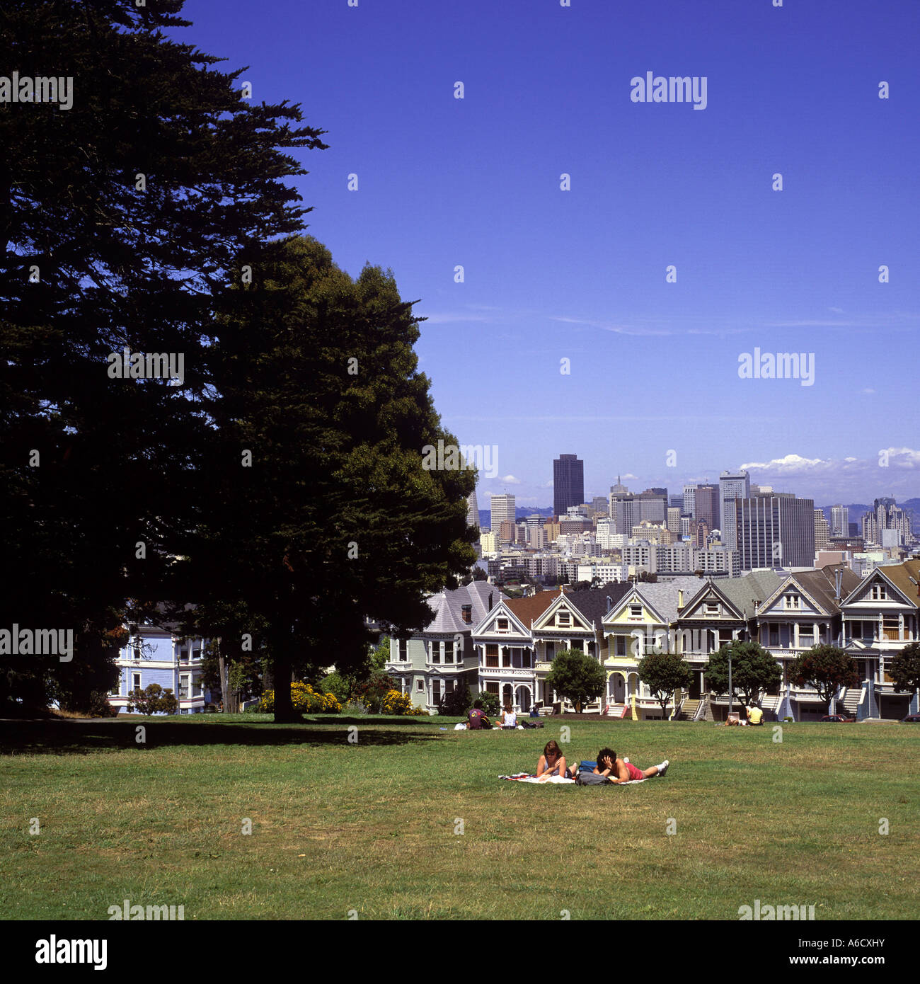 Houses row park hi-res stock photography and images - Alamy