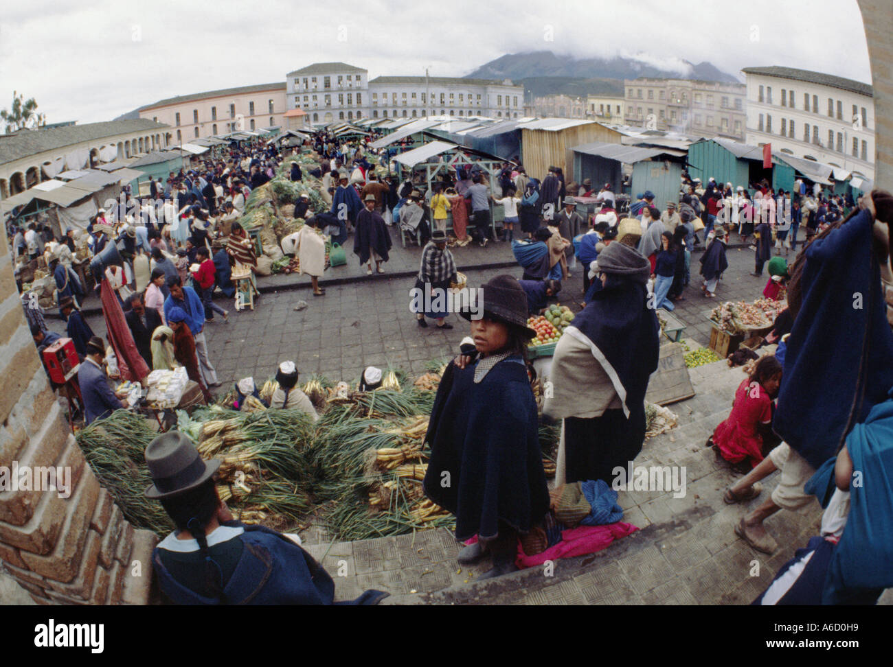 Otavalo markets hi-res stock photography and images - Alamy
