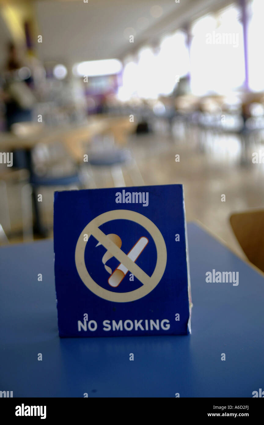 No smoking sign restaurant hi-res stock photography and images - Alamy