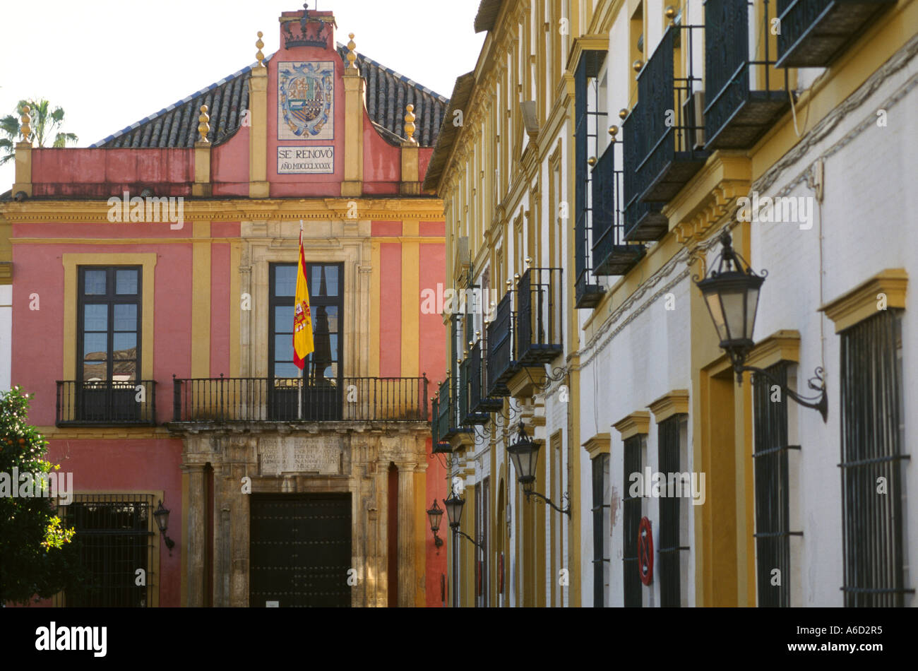 Historical buildings lining hi-res stock photography and images - Alamy