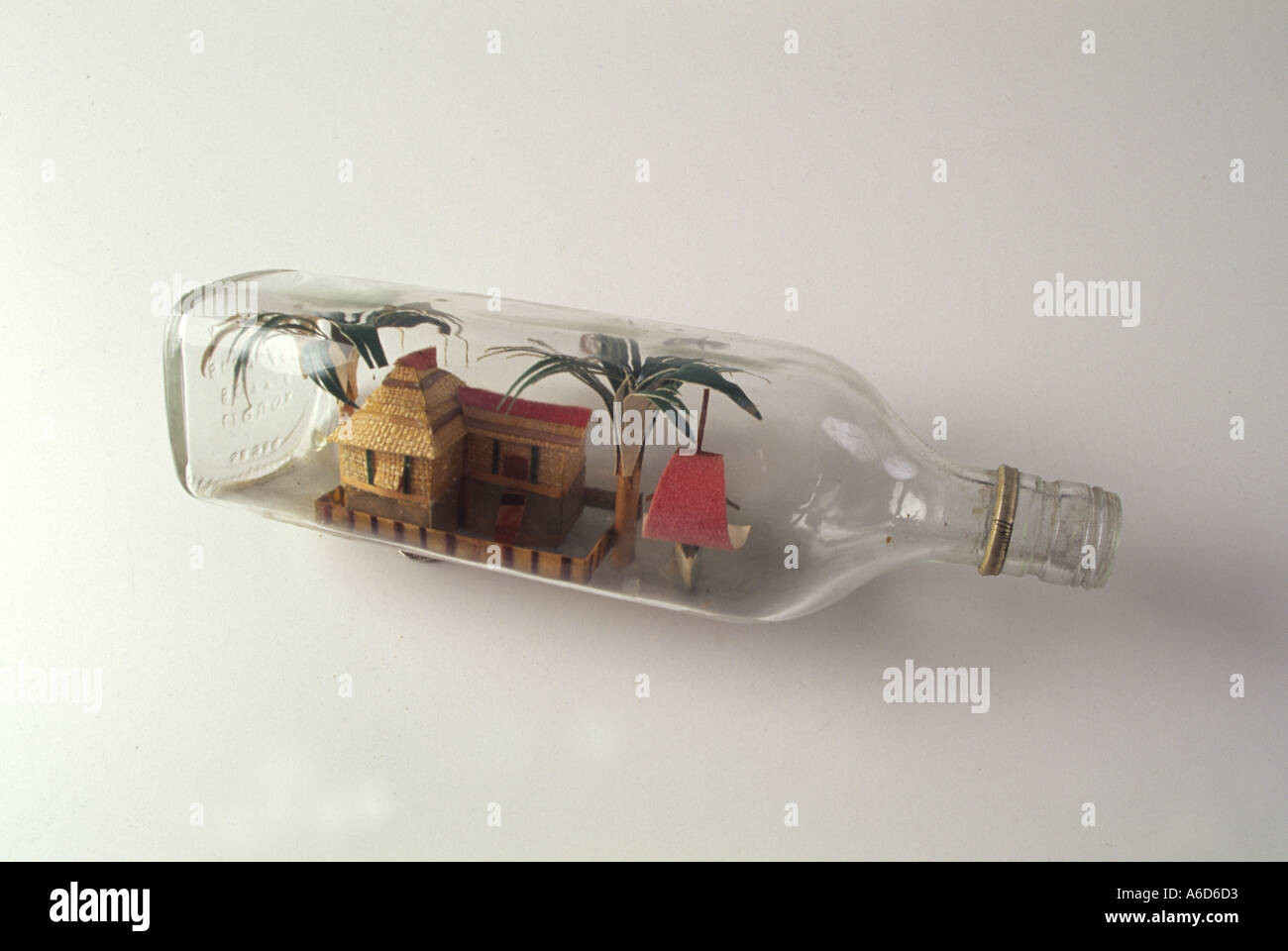 Grass shack hawaii hi-res stock photography and images - Alamy