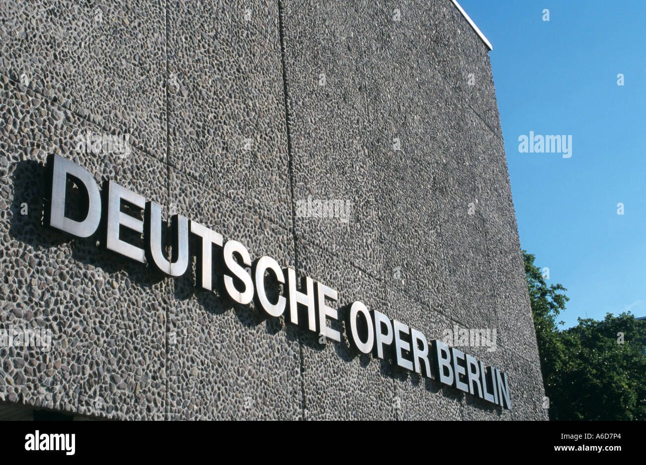Outside the deutsche oper hi-res stock photography and images - Alamy