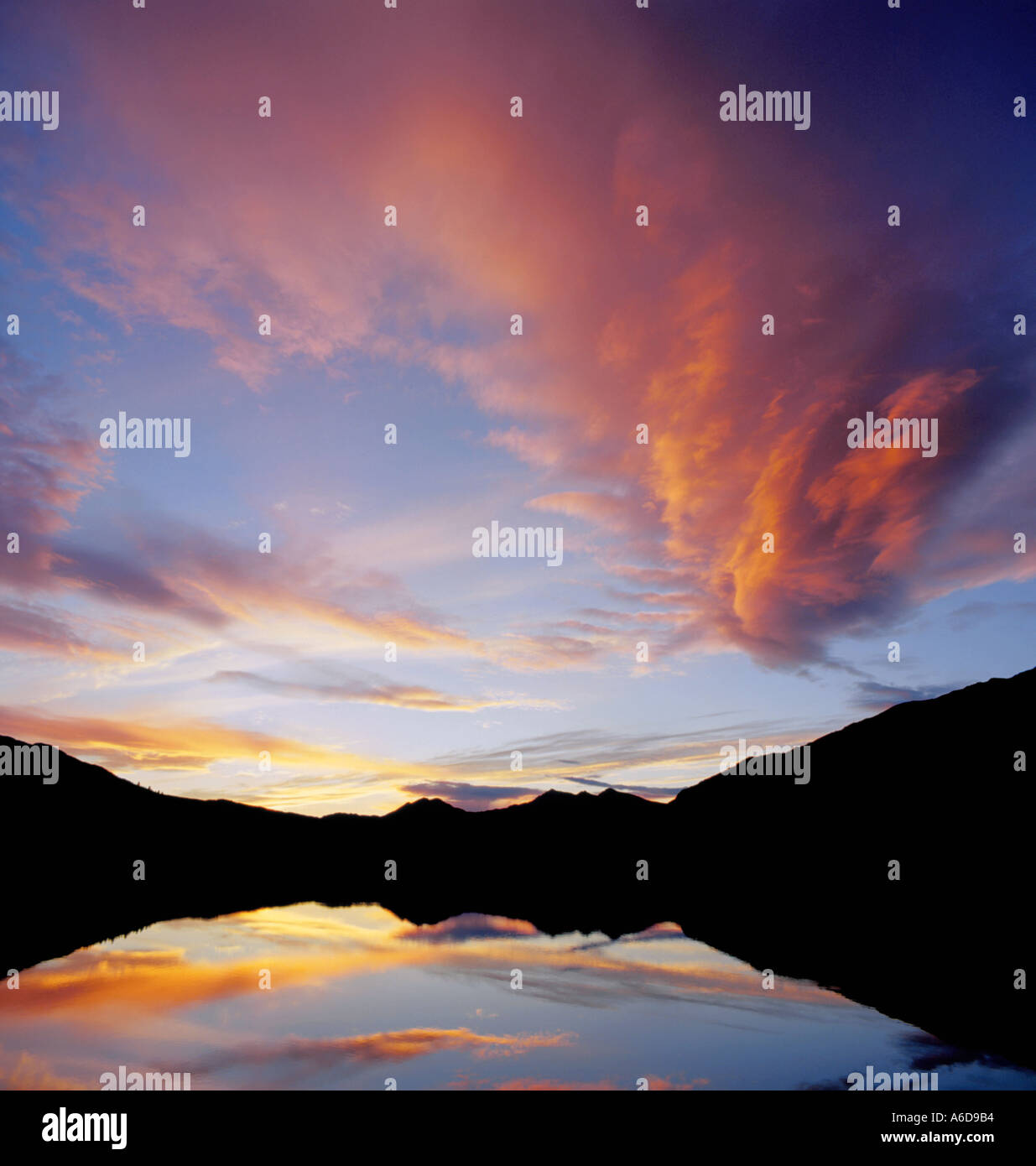 Snowdon mountain outline hi-res stock photography and images - Alamy