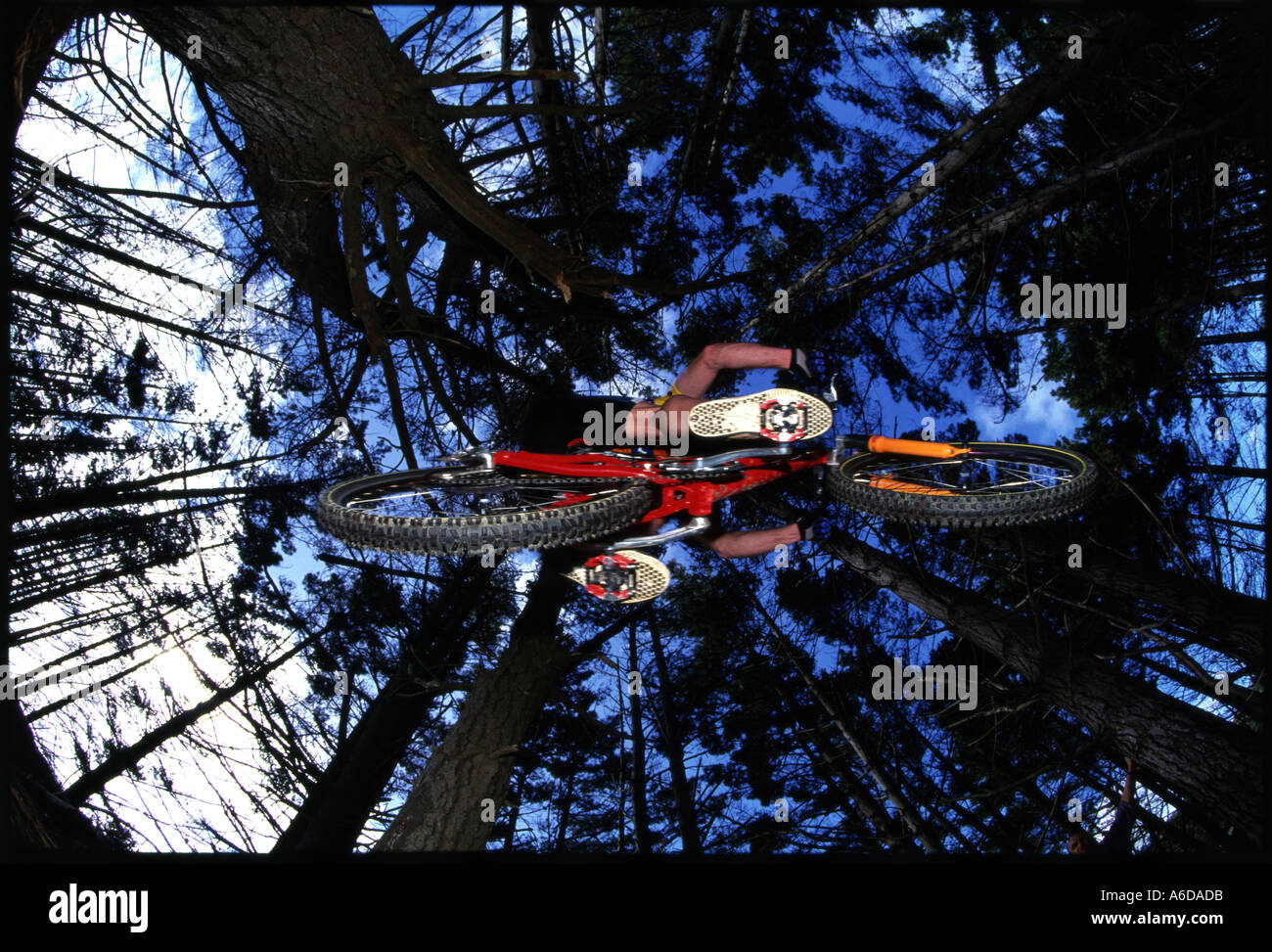 Extreme mountain bike new zealand hi-res stock photography and images ...