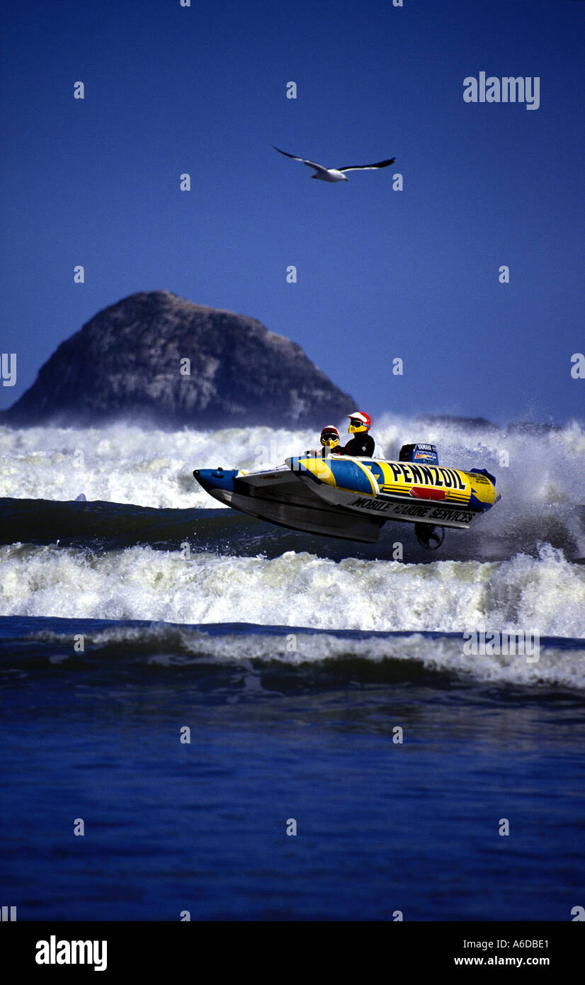 Thundercat racing boat speed boat hi-res stock photography and images ...