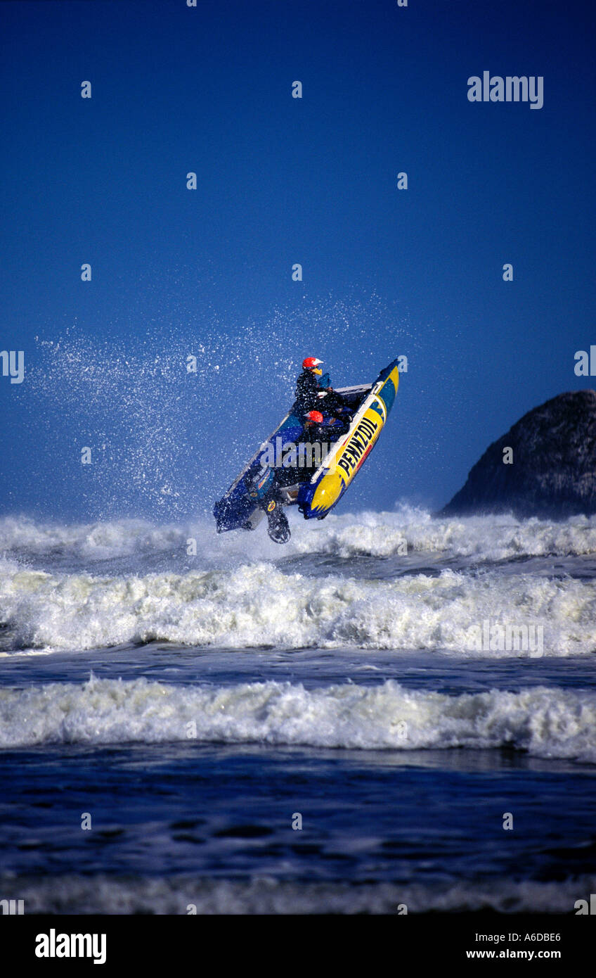 Thundercat racing boat speed boat hi-res stock photography and images ...