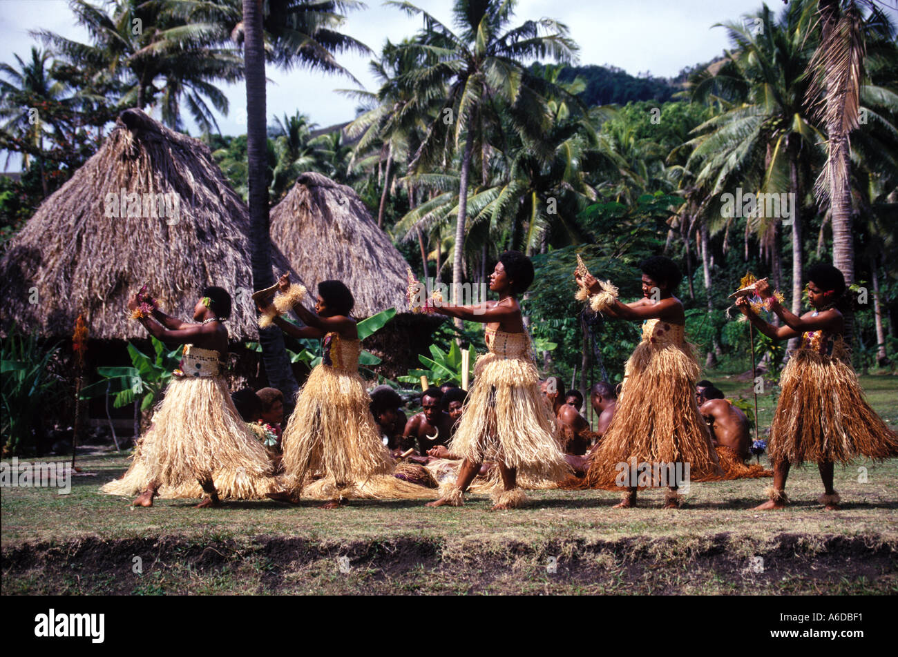 Traditiona Fijian dancers Stock Photo - Alamy