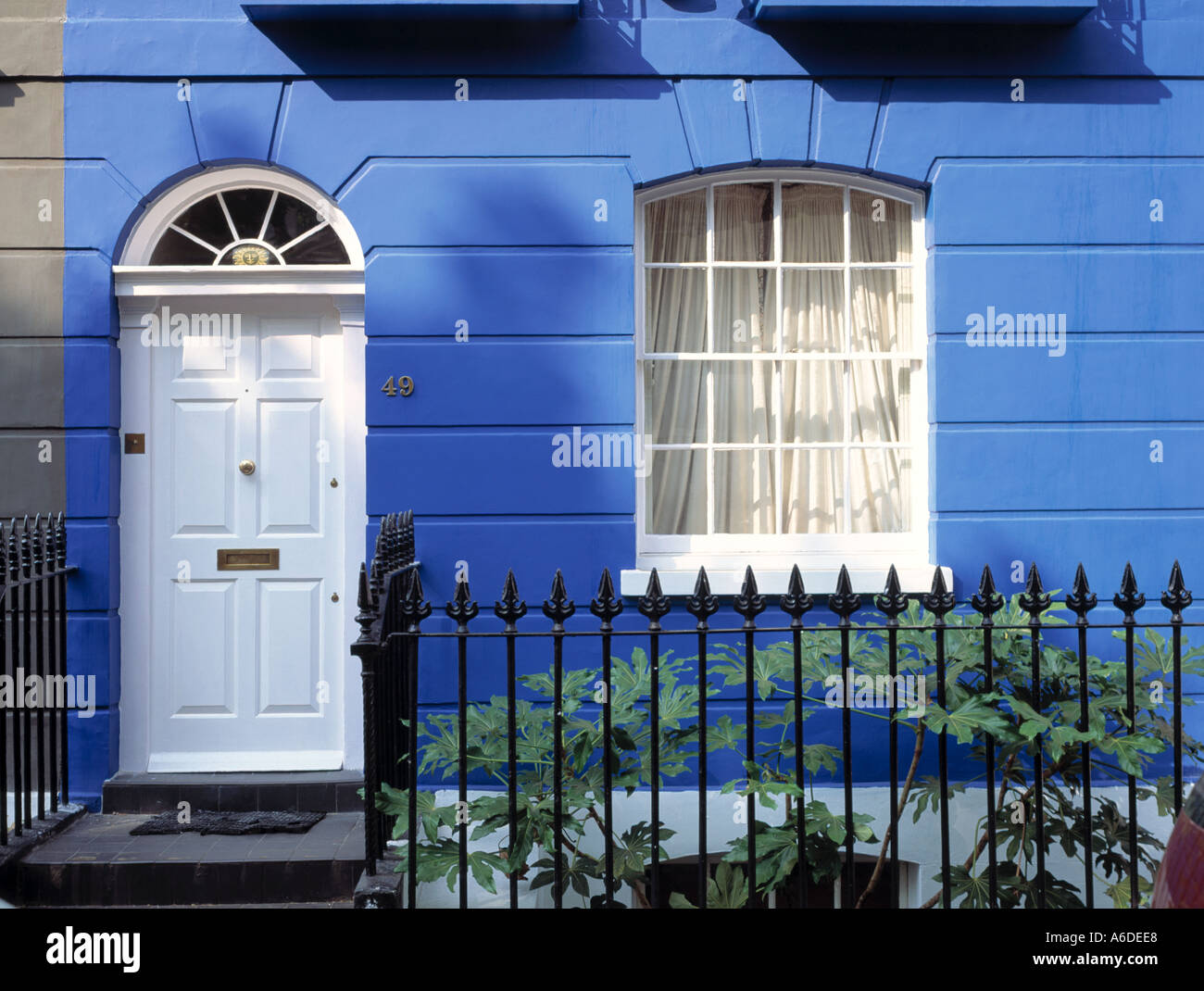 front of a terraced house in London Stock Photo - Alamy