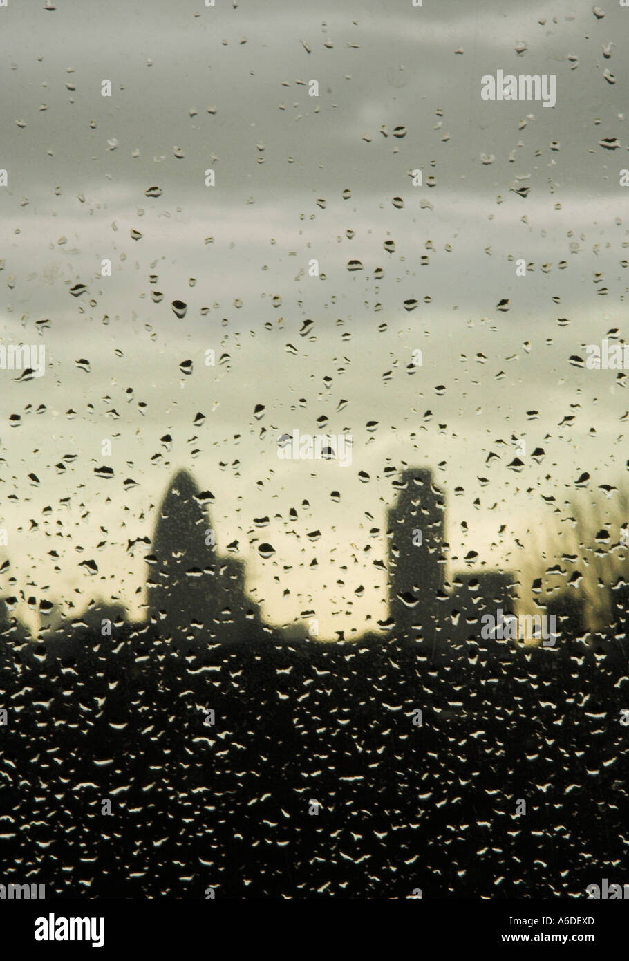 London window rain hi-res stock photography and images - Alamy