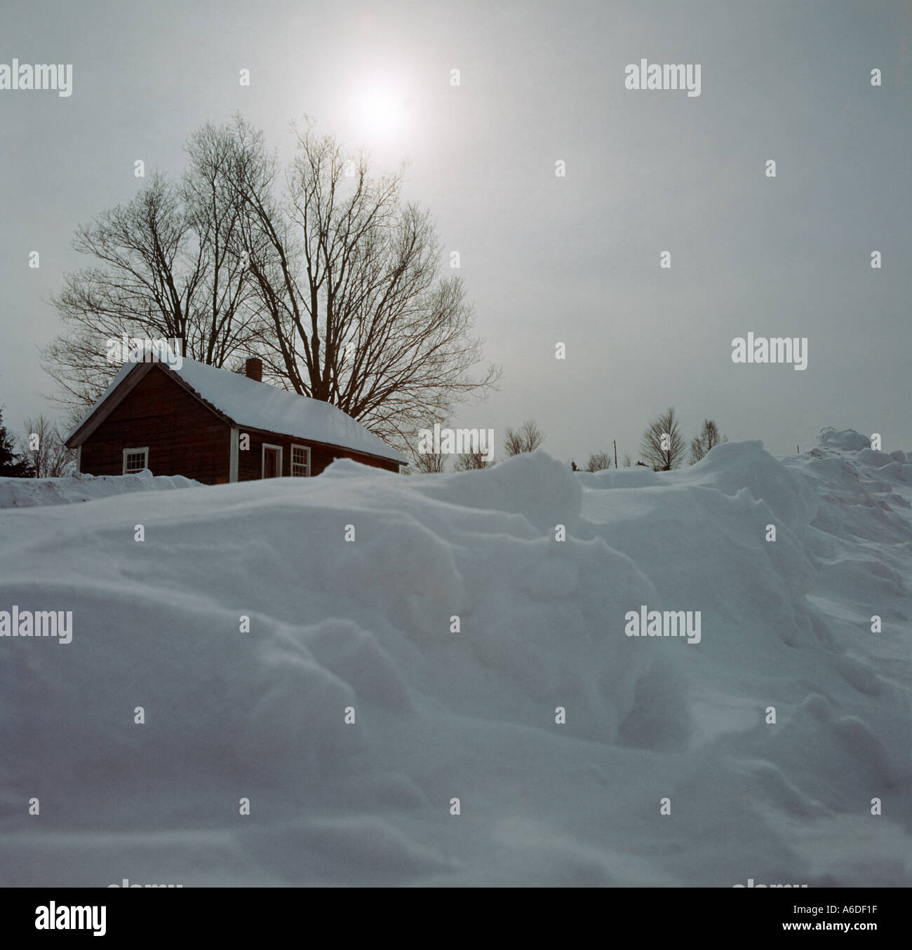 Snowbound house hi-res stock photography and images - Alamy