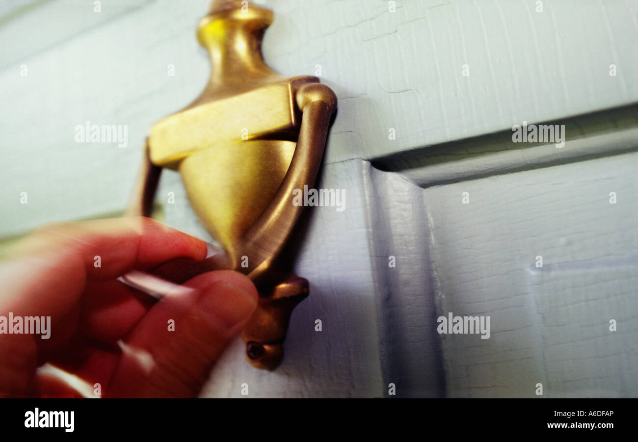 Knocking on the door hi-res stock photography and images - Alamy
