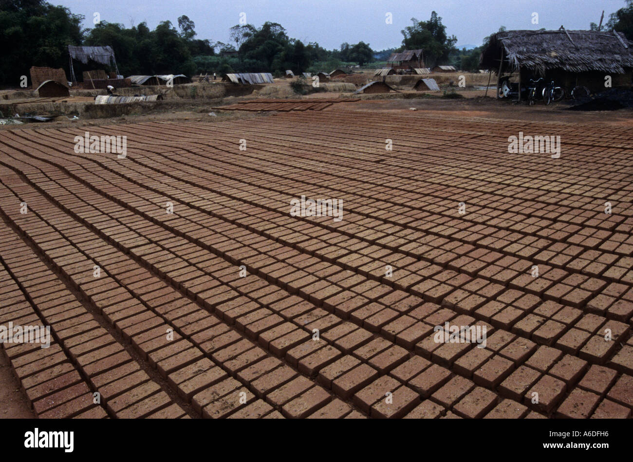 Brickmaking women hi-res stock photography and images - Alamy