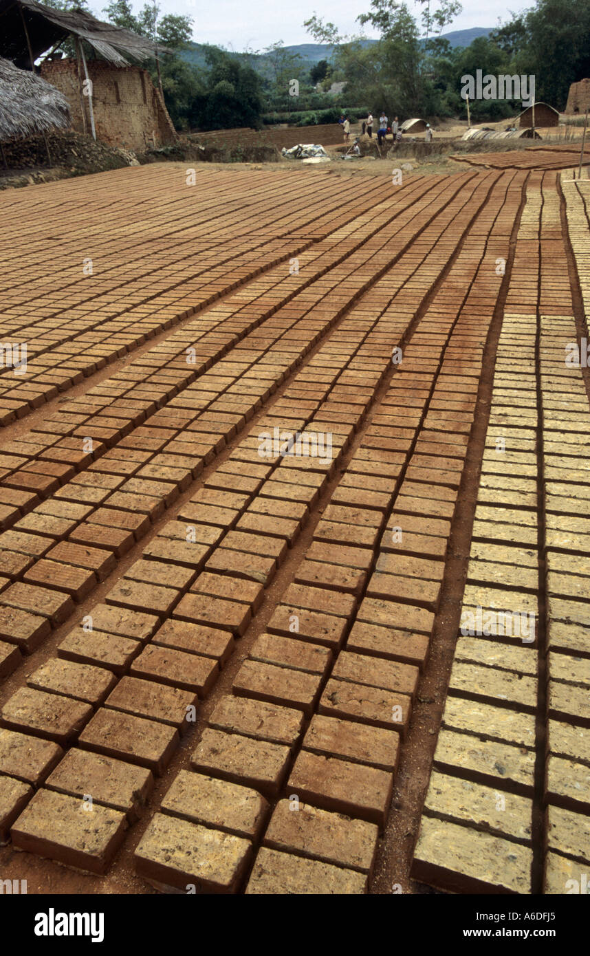 Brickmaking women hi-res stock photography and images - Alamy
