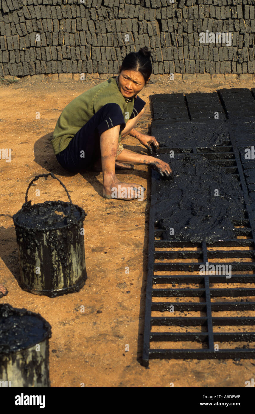 Brickmaking women hi-res stock photography and images - Alamy