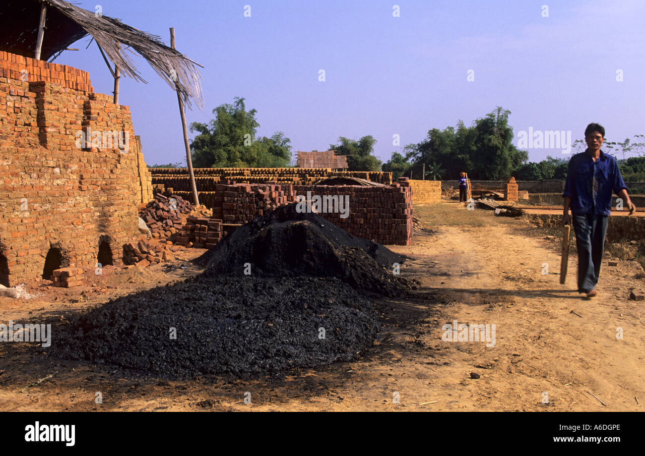 Brick making operations, Thai Nguyen province, Vietnam Stock Photo - Alamy