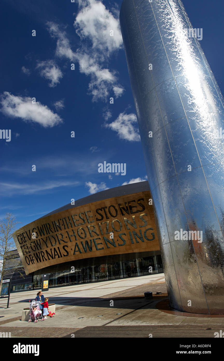 Water sculpture cardiff bay hi-res stock photography and images - Alamy