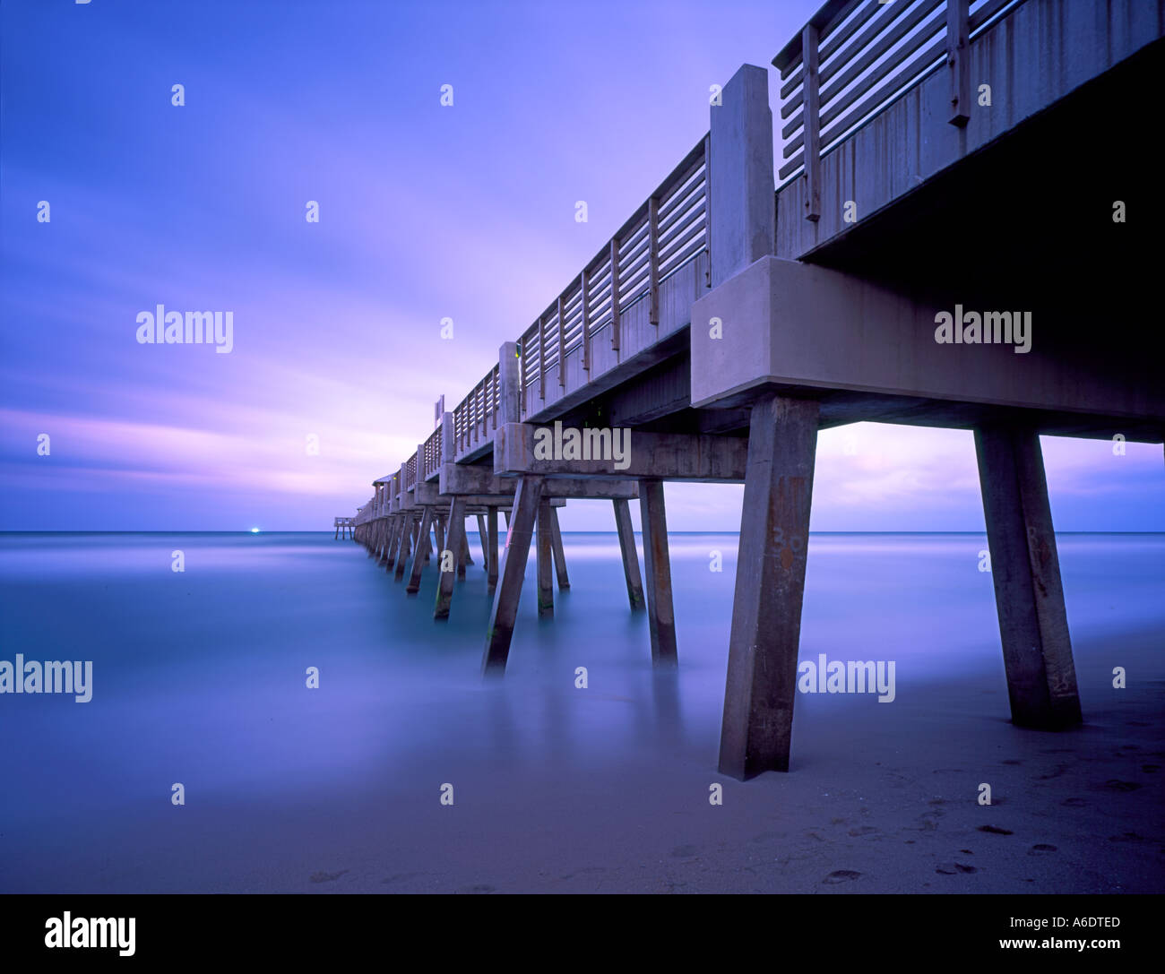 Palm Beach County pier Jupiter Florida time exposure night ocean piers ...