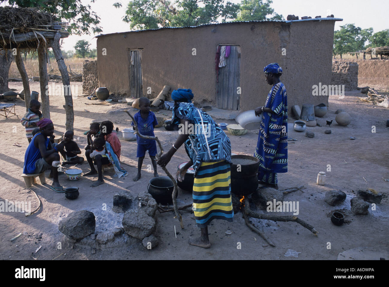 Women cooking maize Salia in the Beleco region Mali Stock Photo - Alamy