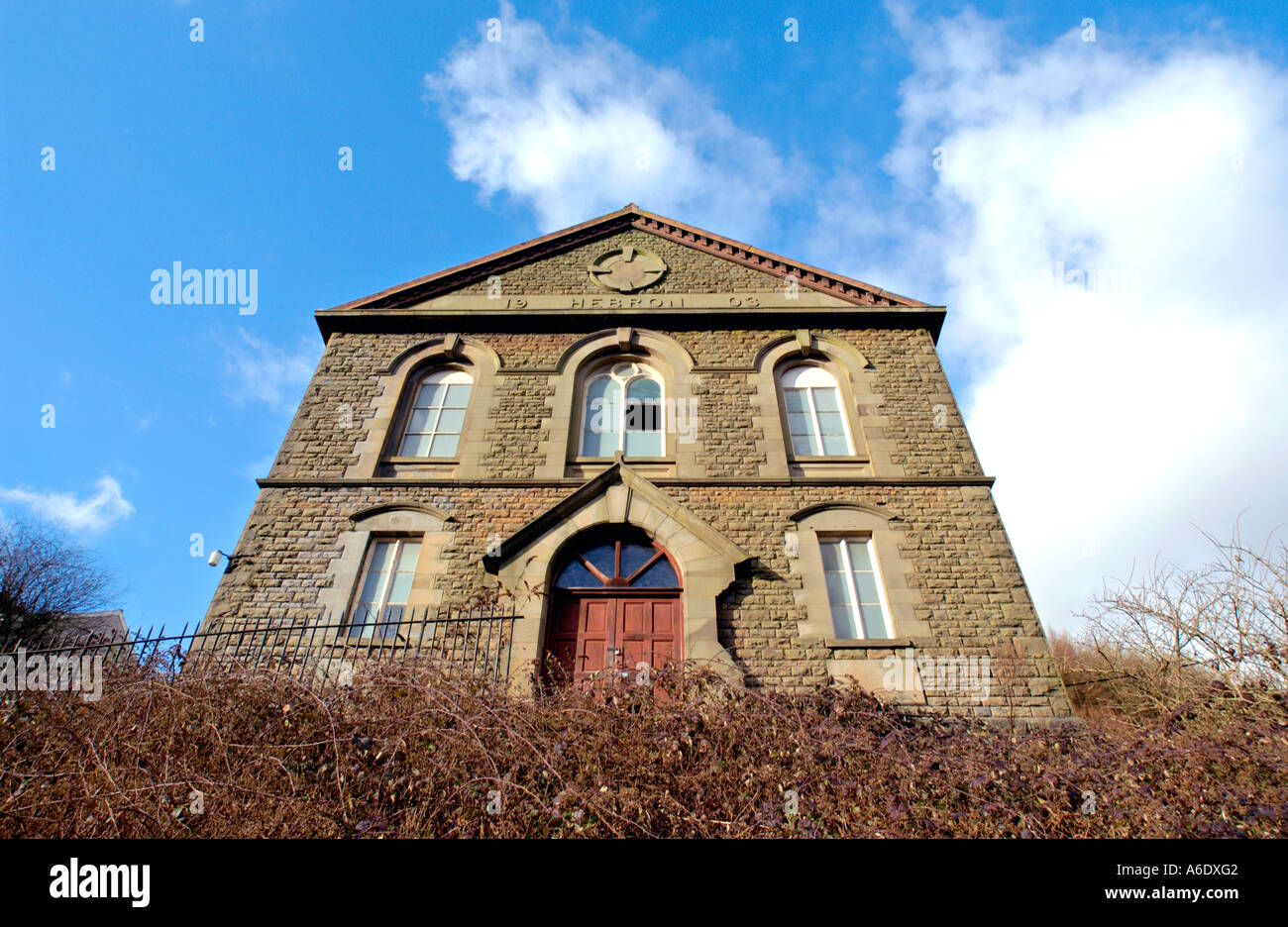Village run down house uk hi-res stock photography and images - Alamy