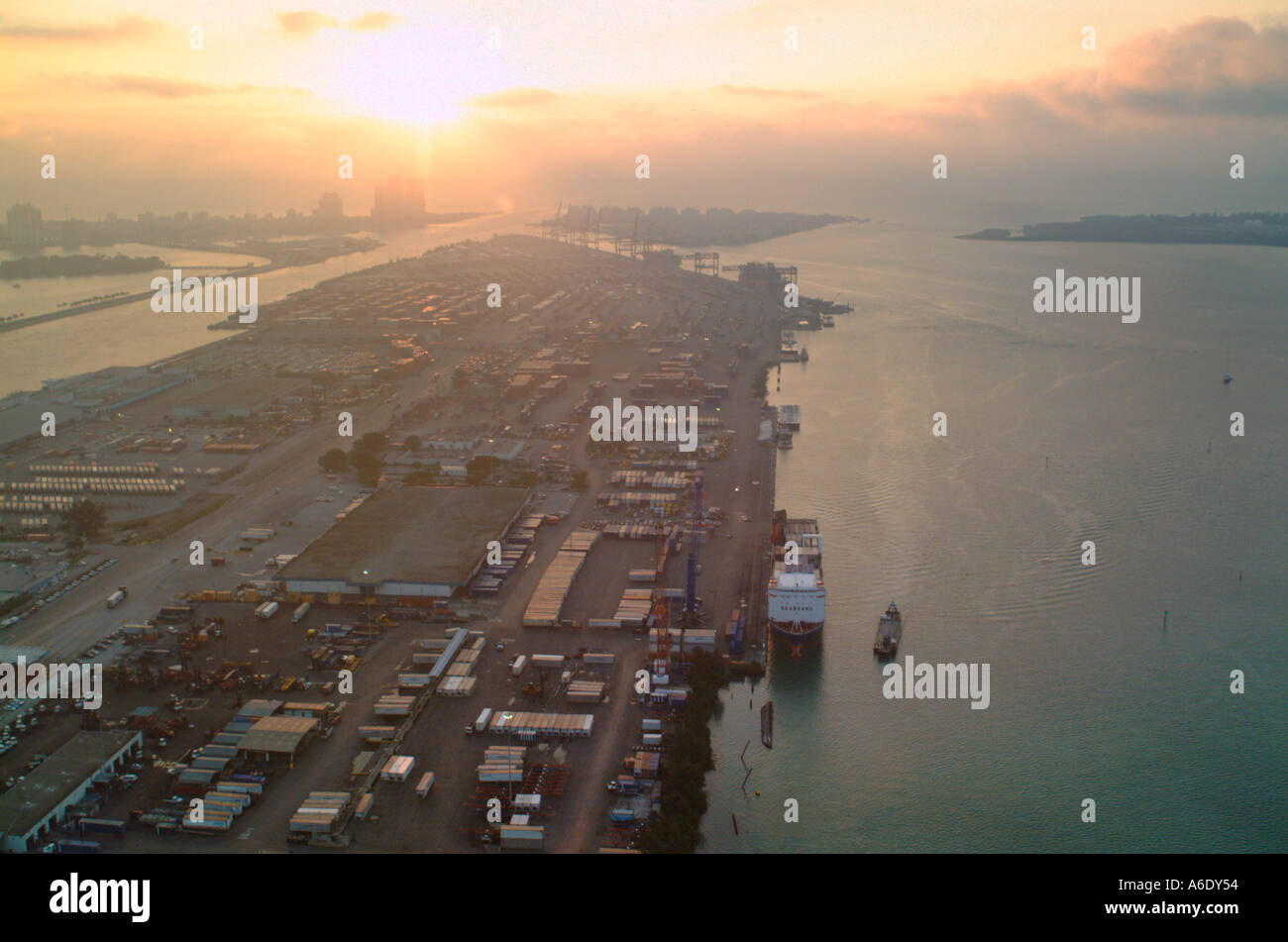 Miami Dodge Island River inlet Intracoastal Waterway shipping Stock ...