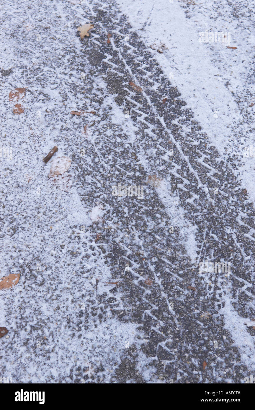 Tire tyre tracks in the snow Stock Photo - Alamy