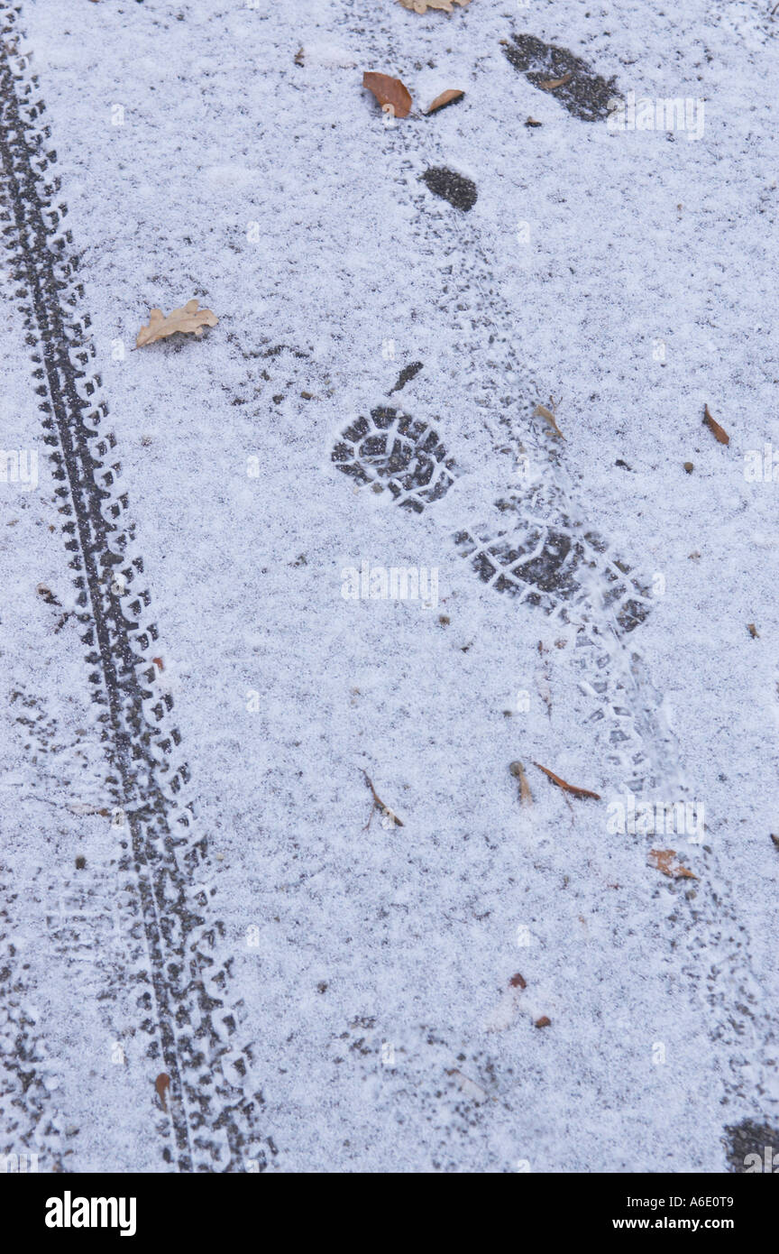 Trye tracks hi-res stock photography and images - Alamy