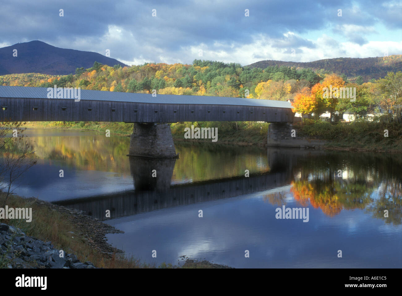 AJ5622, Windsor, VT/NH, Vermont, New Hampshire Stock Photo - Alamy