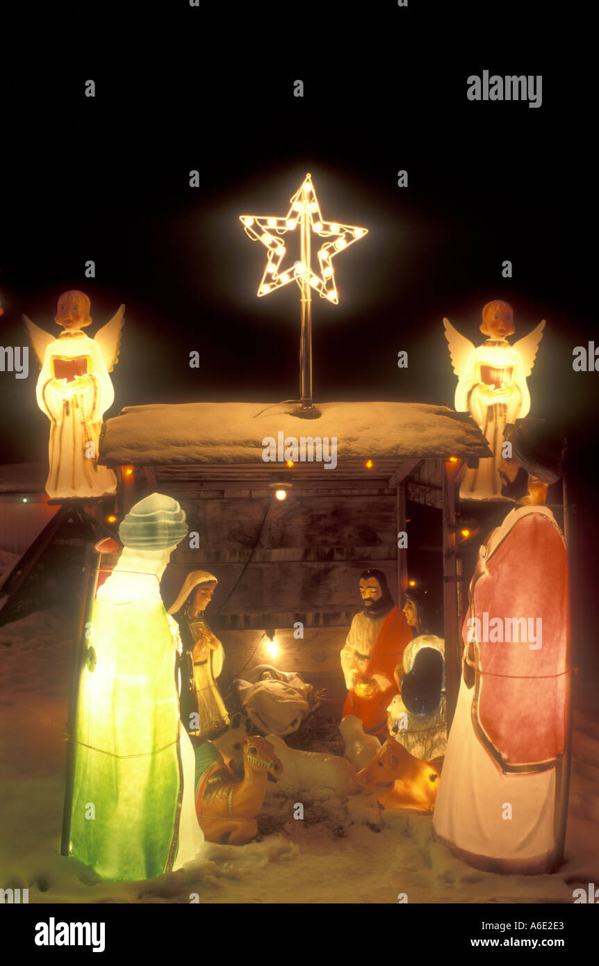 Outdoor nativity scene in snow hi-res stock photography and images - Alamy