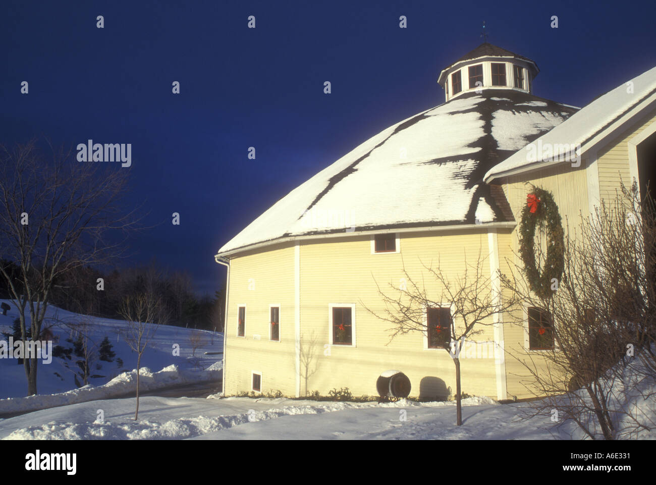 Round barn vermont hi-res stock photography and images - Alamy