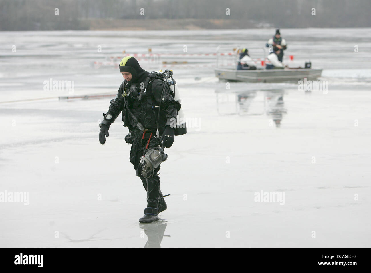 Police diver hi-res stock photography and images - Alamy