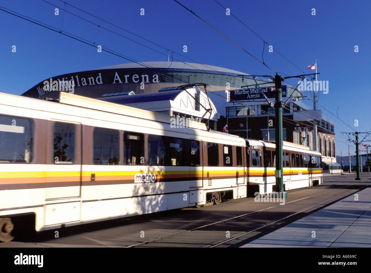 Buffalo metro rail hi-res stock photography and images - Alamy