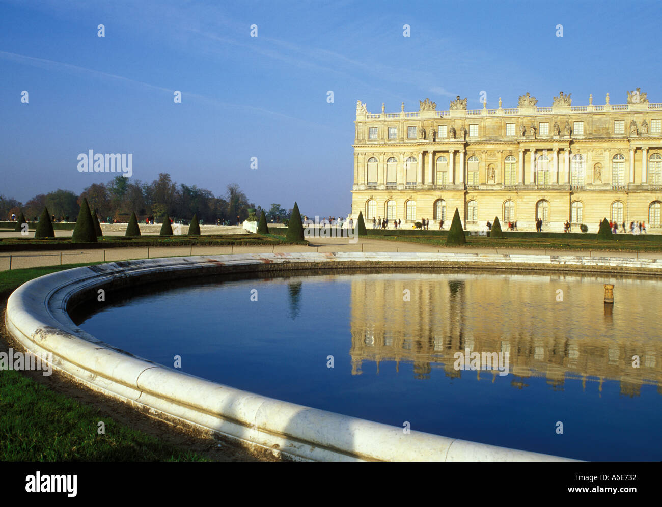 Versailles mirror pool hi-res stock photography and images - Alamy