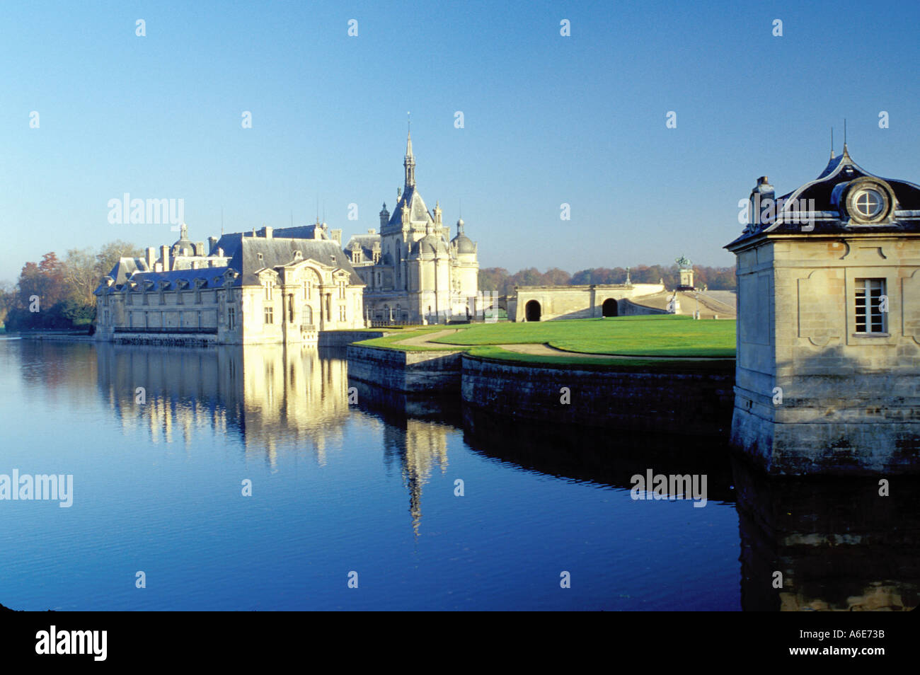 Palais de chantilly hi-res stock photography and images - Alamy