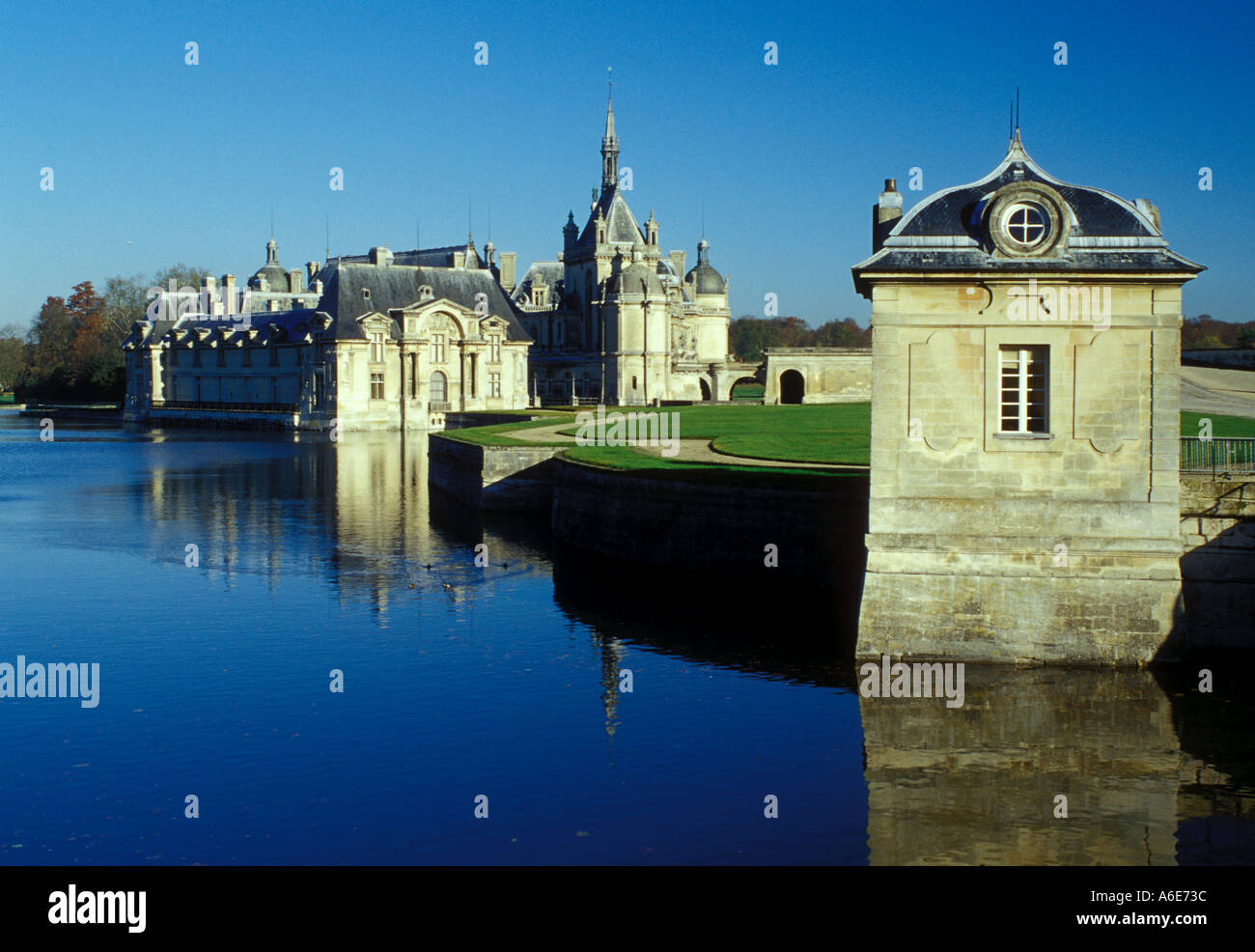 Palais de chantilly hi-res stock photography and images - Alamy
