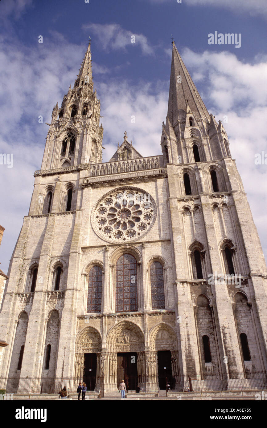 Chartres france village hi-res stock photography and images - Alamy