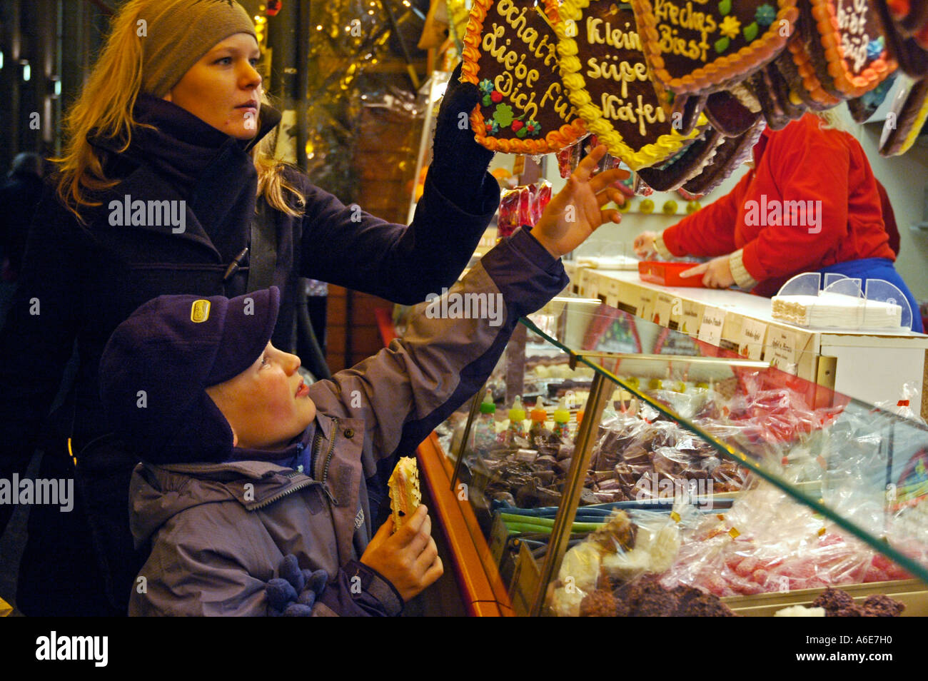 Little boy and young woman at a gingerbread stand, gingerbread, sweets ...
