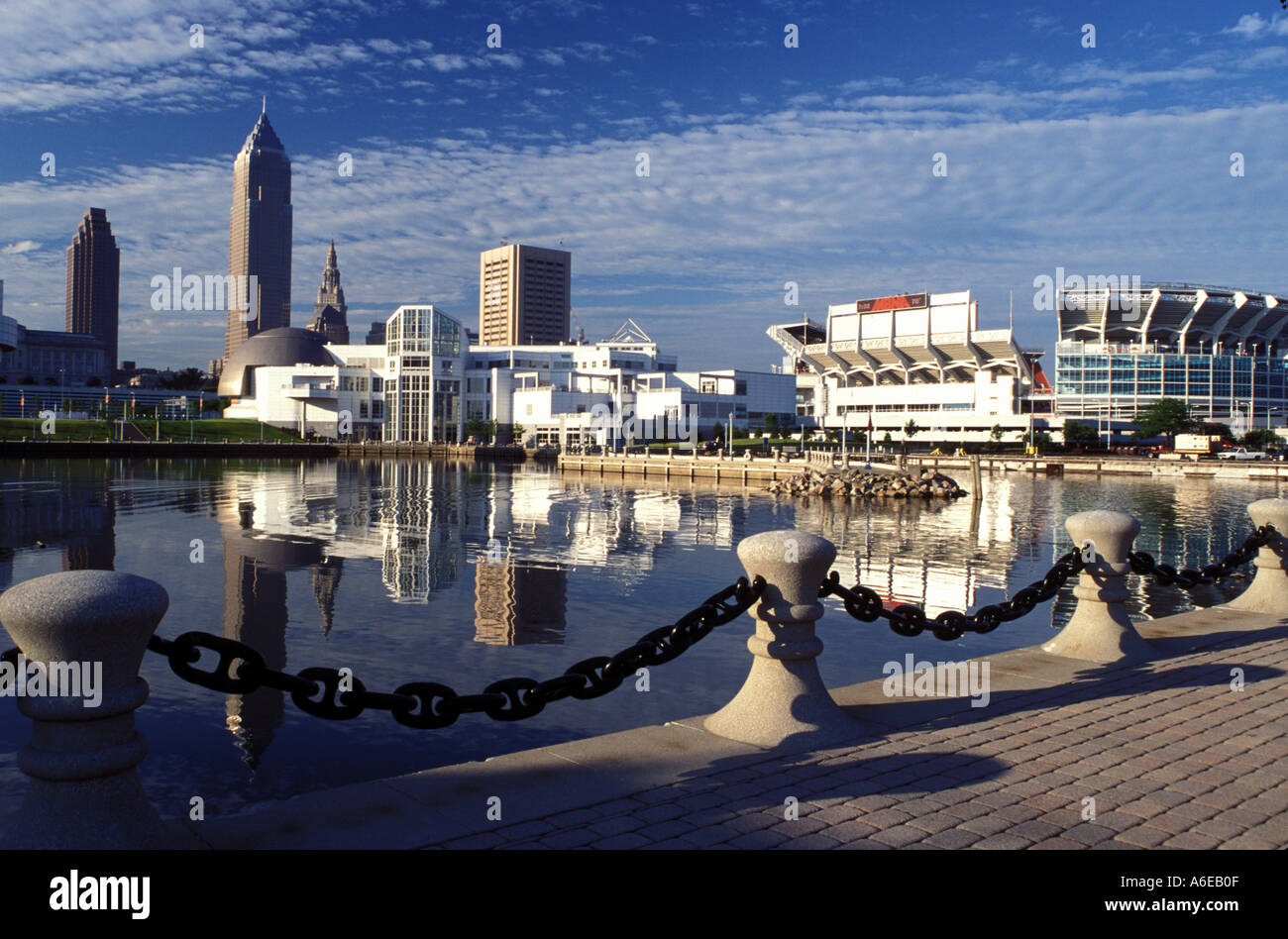 Cleveland lakefront stadium hi-res stock photography and images - Alamy