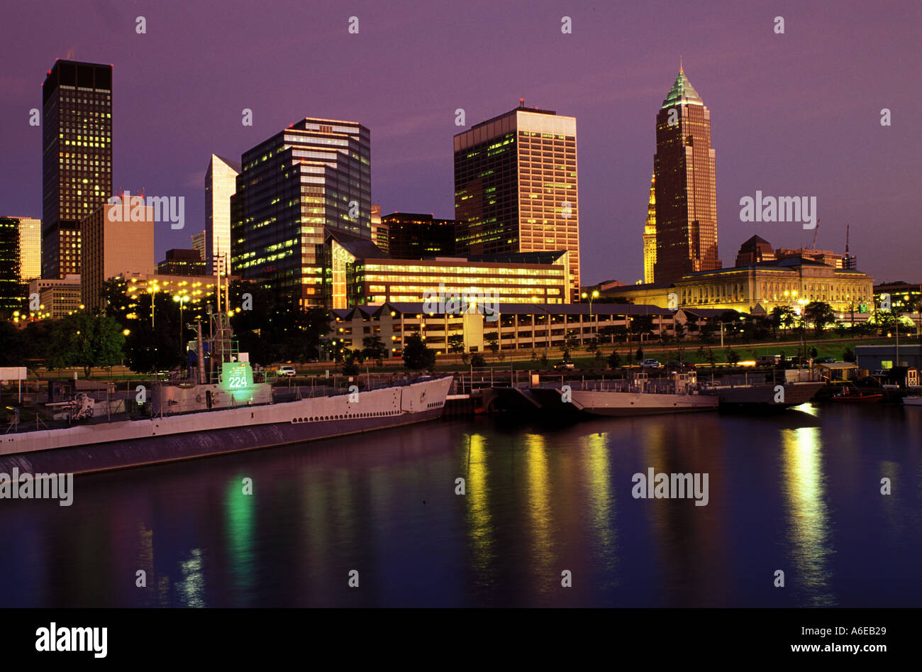 Cleveland ohio skyline at night hi-res stock photography and images - Alamy