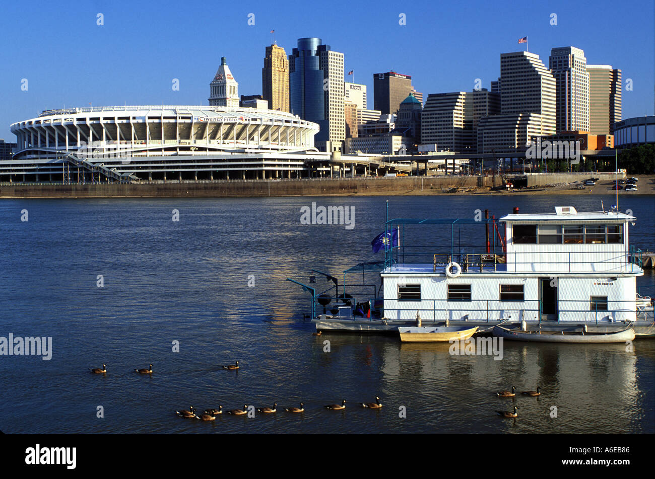 Cincinnati reds stadium hi-res stock photography and images - Alamy
