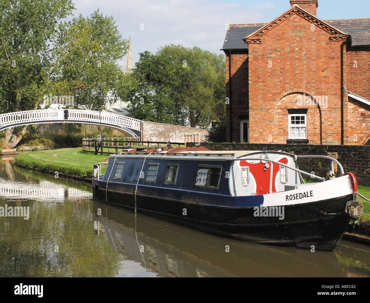 narrow boats canal junction oxford and grand union canals braunston ...