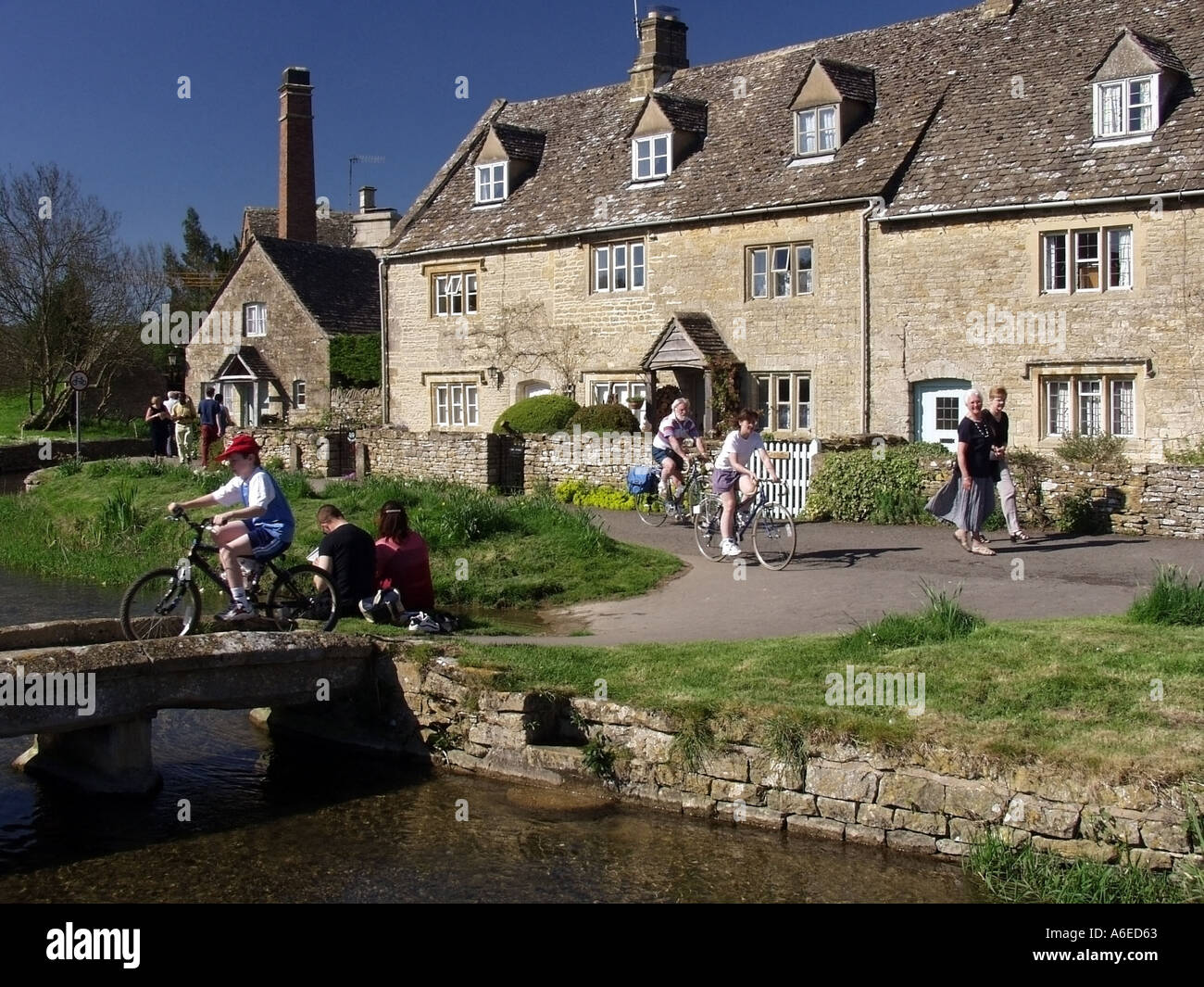 cotswolds gloucestershire lower slaughter village Stock Photo - Alamy
