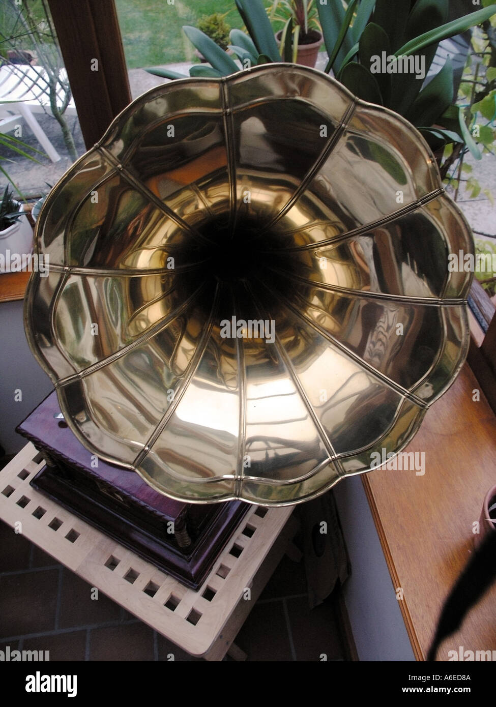 Gramaphone hi-res stock photography and images - Alamy