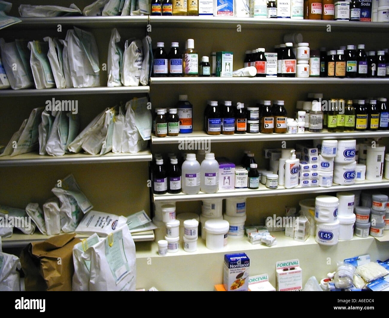 Chemists shelves hi-res stock photography and images - Alamy