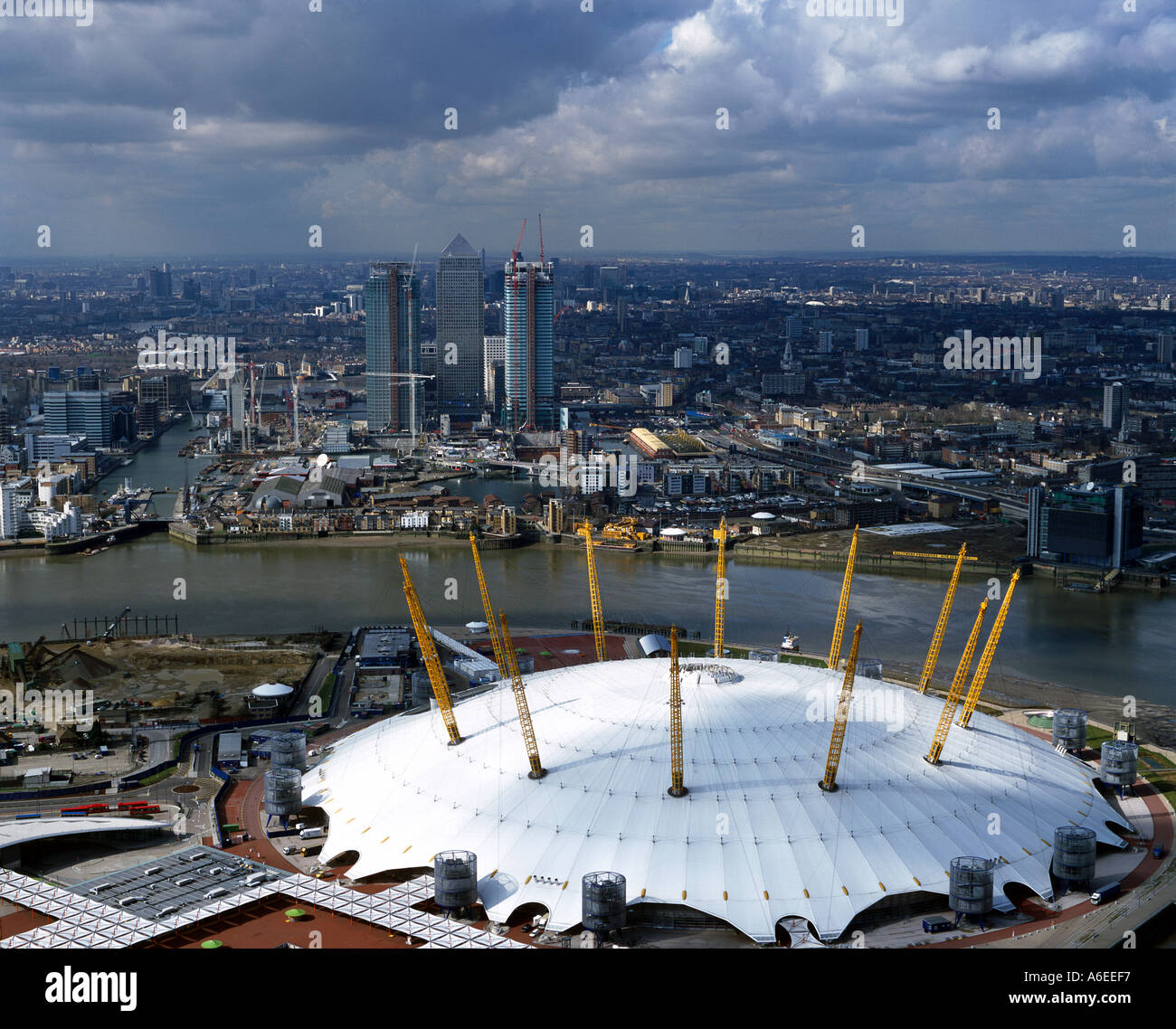 An aerial view of london looking west hi-res stock photography and ...