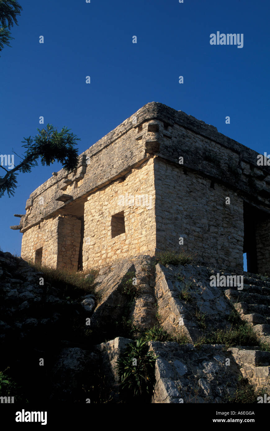 Ancient mayan architecture ruins hi-res stock photography and images ...